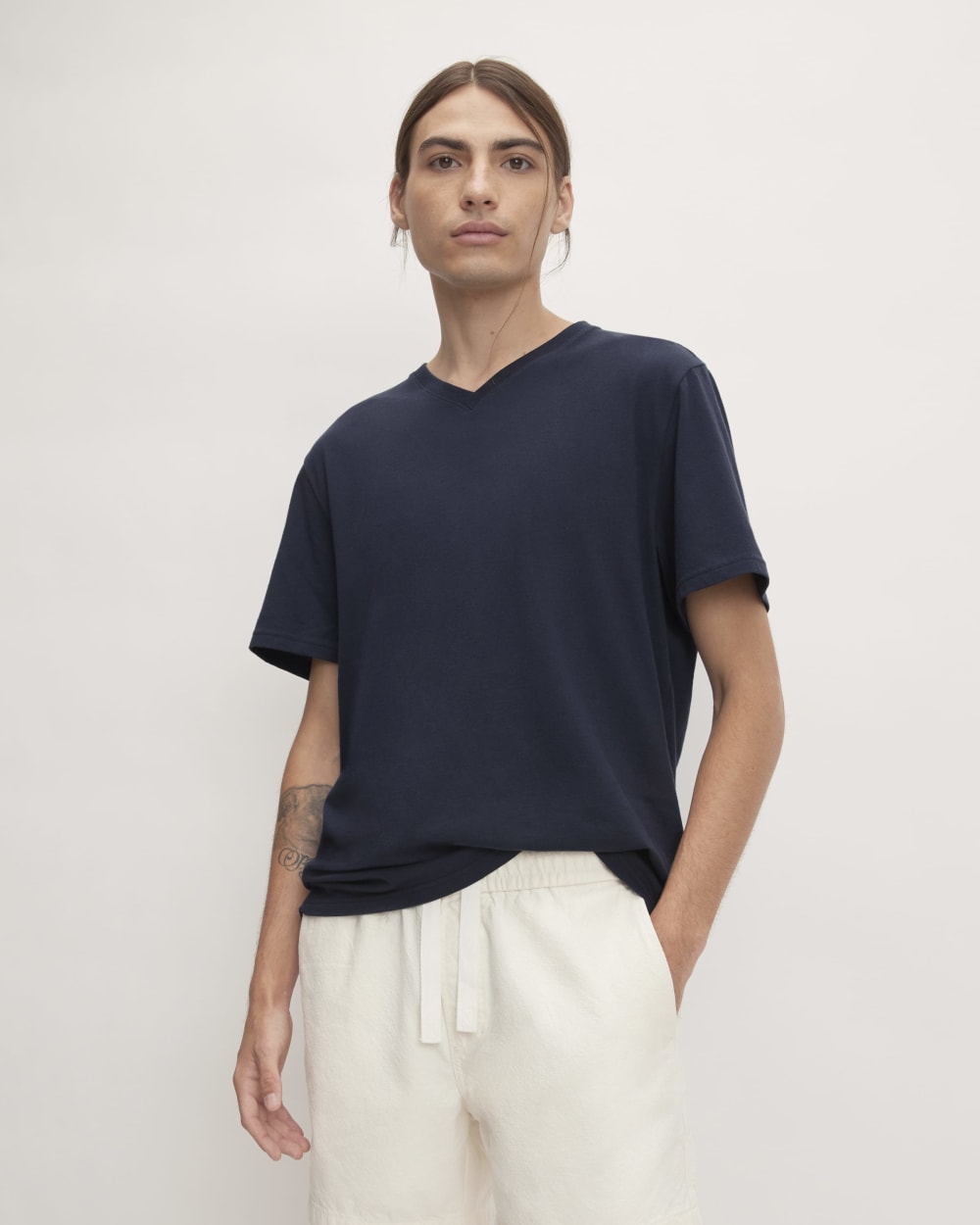 EVERLANE Essential Organic V-Neck Tshirt